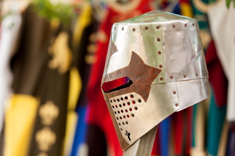 Plate Armor vs. Chainmail: Which Offered Better Protection? - Sabatons.com